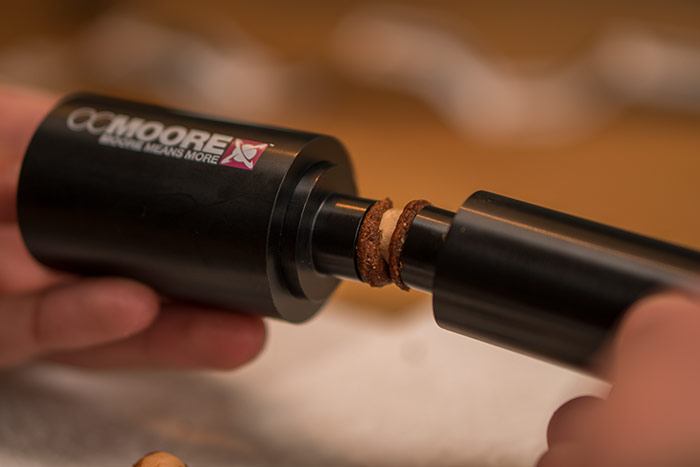 Maak je eigen kurkbal pop-ups met de CC Moore Corkball Roller – KWO